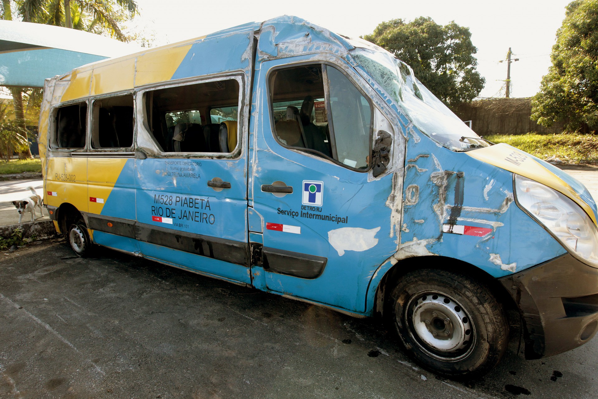 Van envolvida em acidente que feriu 13 na Washington Luiz tem três ...