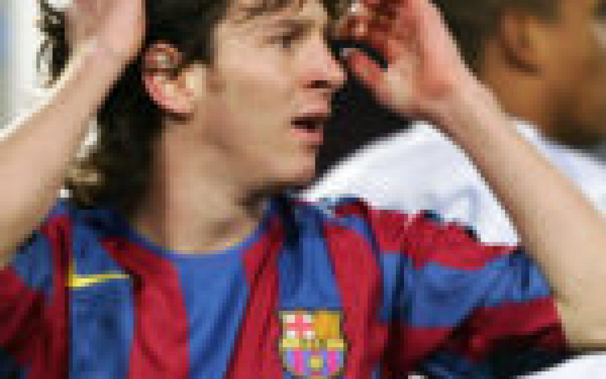 Guardanapo assinado por Messi há 23 anos vai a leilão por R$ 1,9 milhão